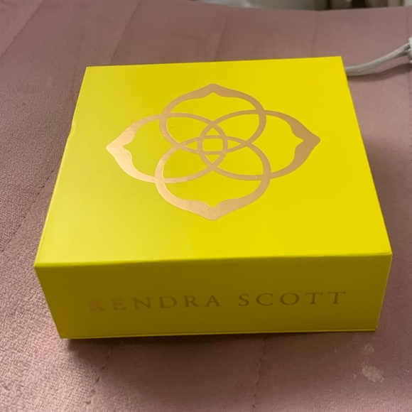 Kendra Scott | Jewelry | Kendra Scott Gold Elise Pendant Necklace In ...